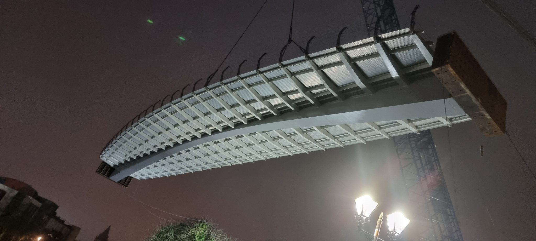 New Salmon Weir Bridge lifted into place - AtkinsRéalis